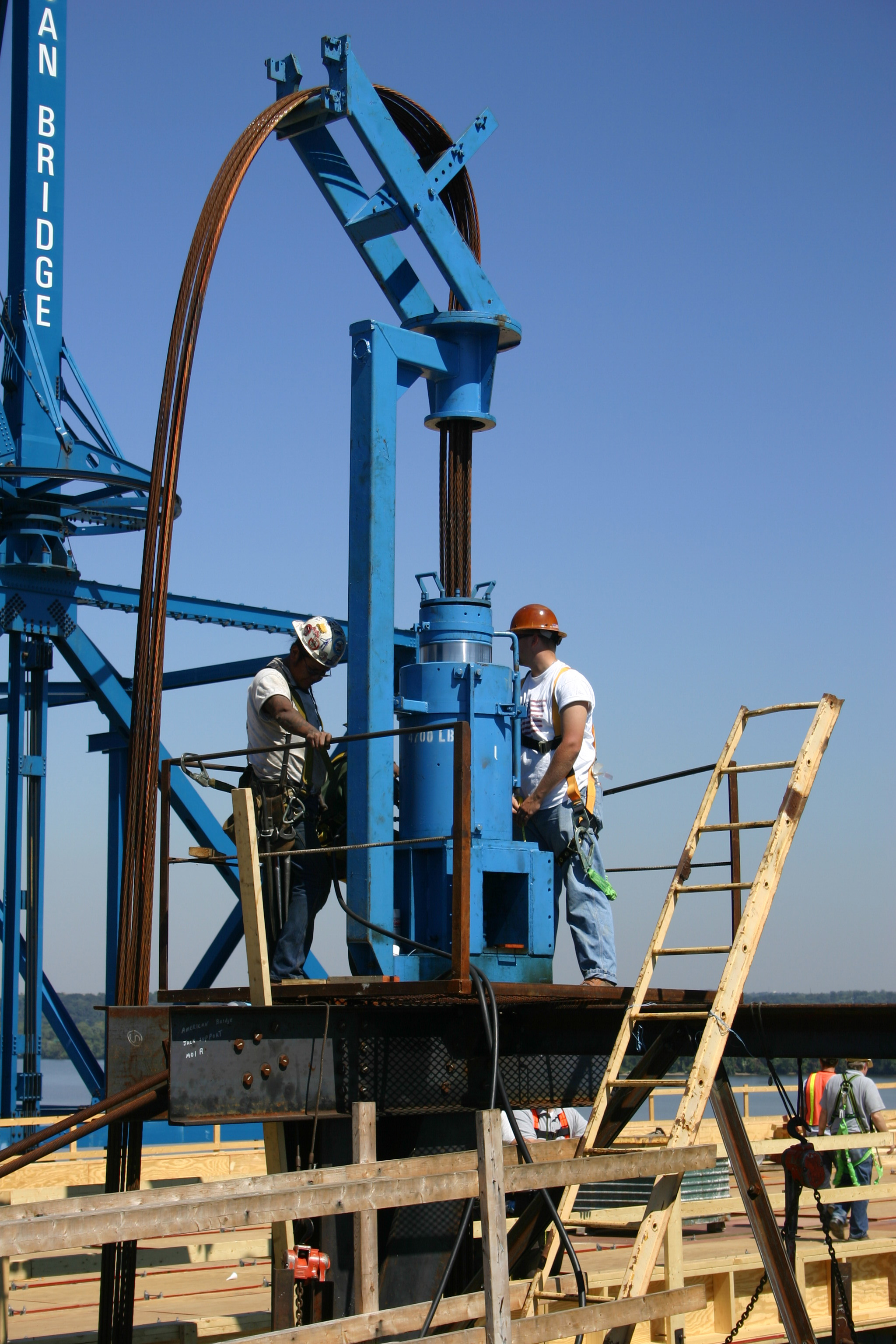 SLU-330-strand-jack | PULLMAN